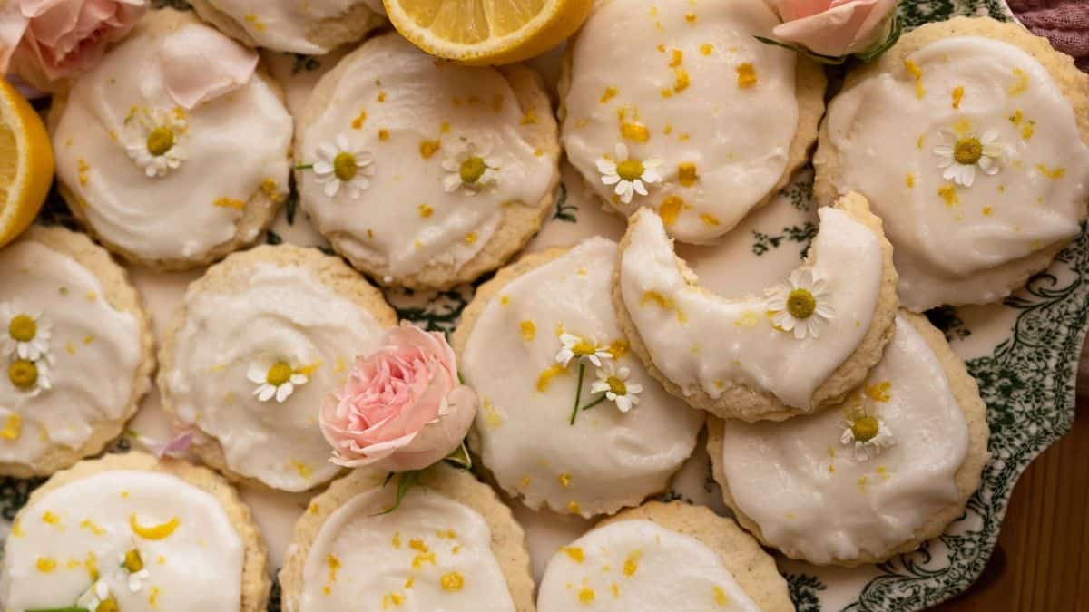 30 Spring-Themed Cookies That Are Bright, Cheery, and Bursting with Flavor