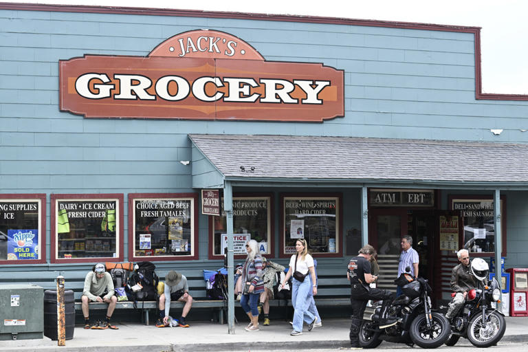 5.2-magnitude quake shakes Southern California, tumbling rocks onto ...