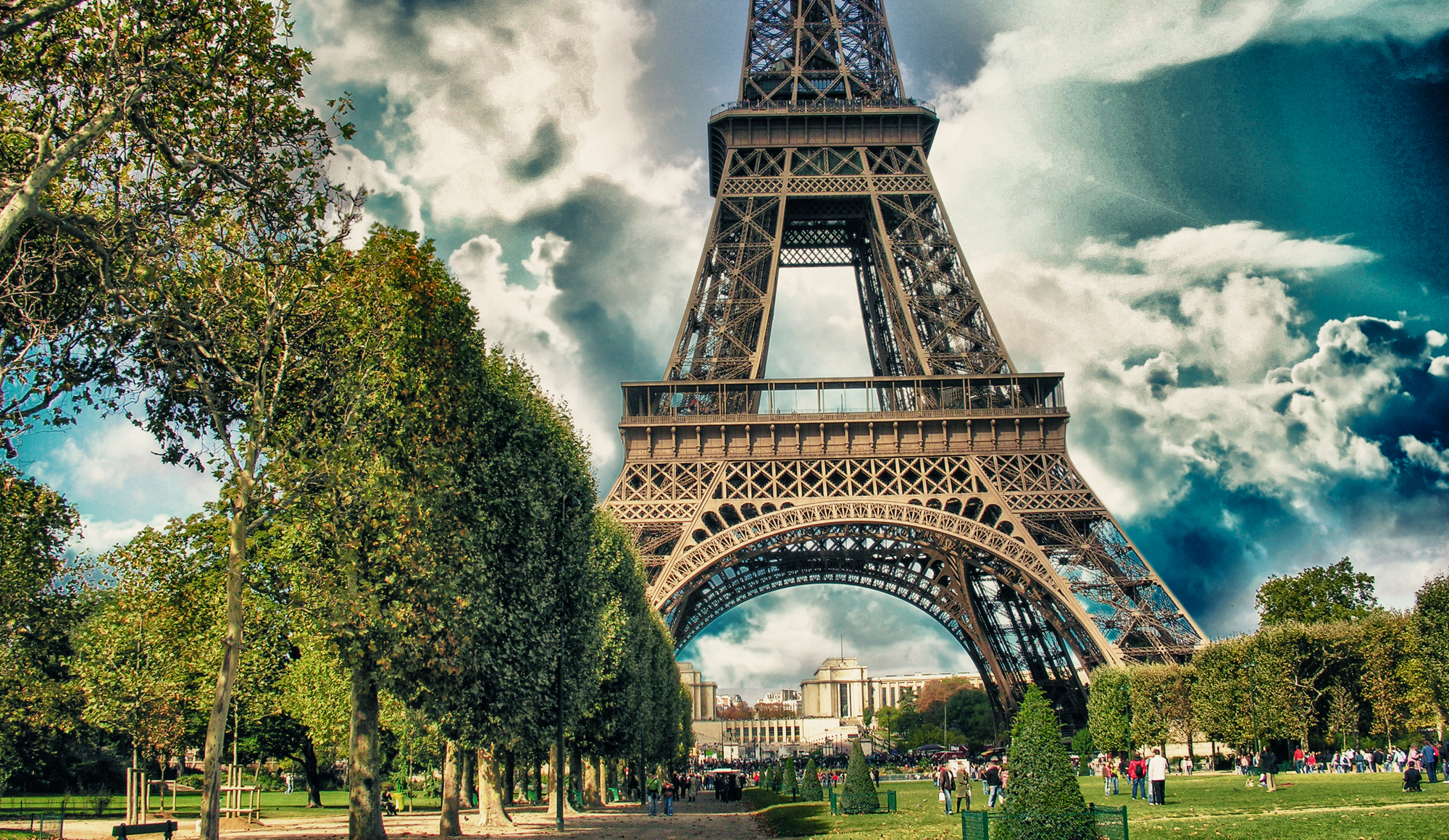 16 Startling Moments From the Day the Eiffel Tower Opened to the Public
