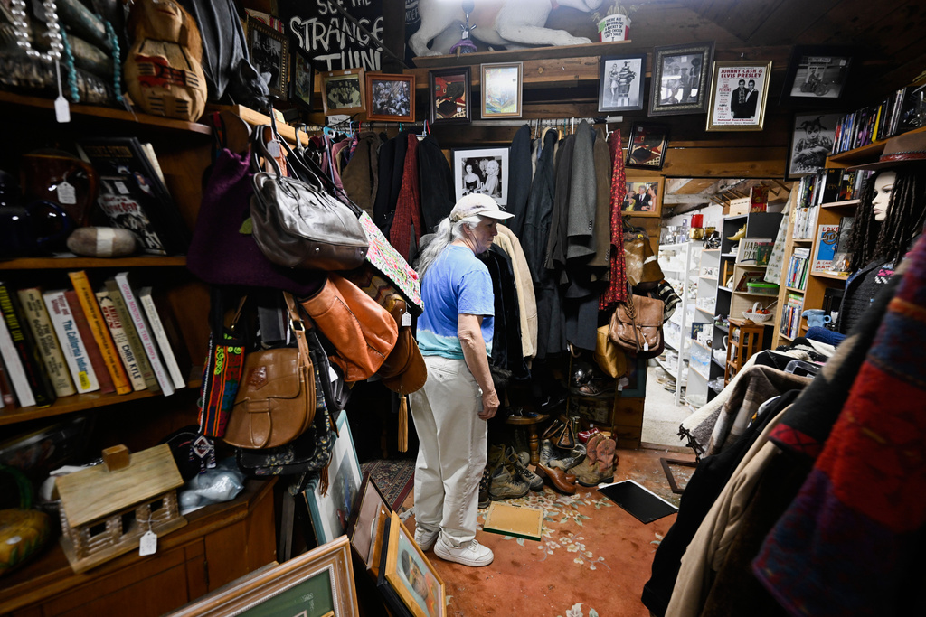 5.2-magnitude quake shakes Southern California, tumbling rocks onto ...