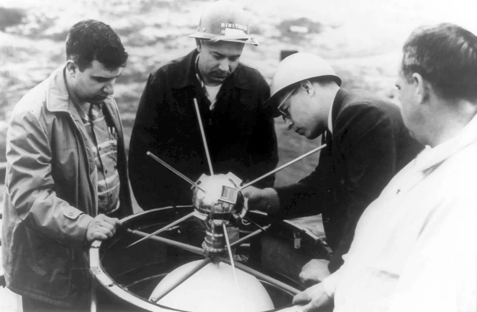 Vanguard 1: engenheiros querem trazer satélite mais velho do mundo à Terra