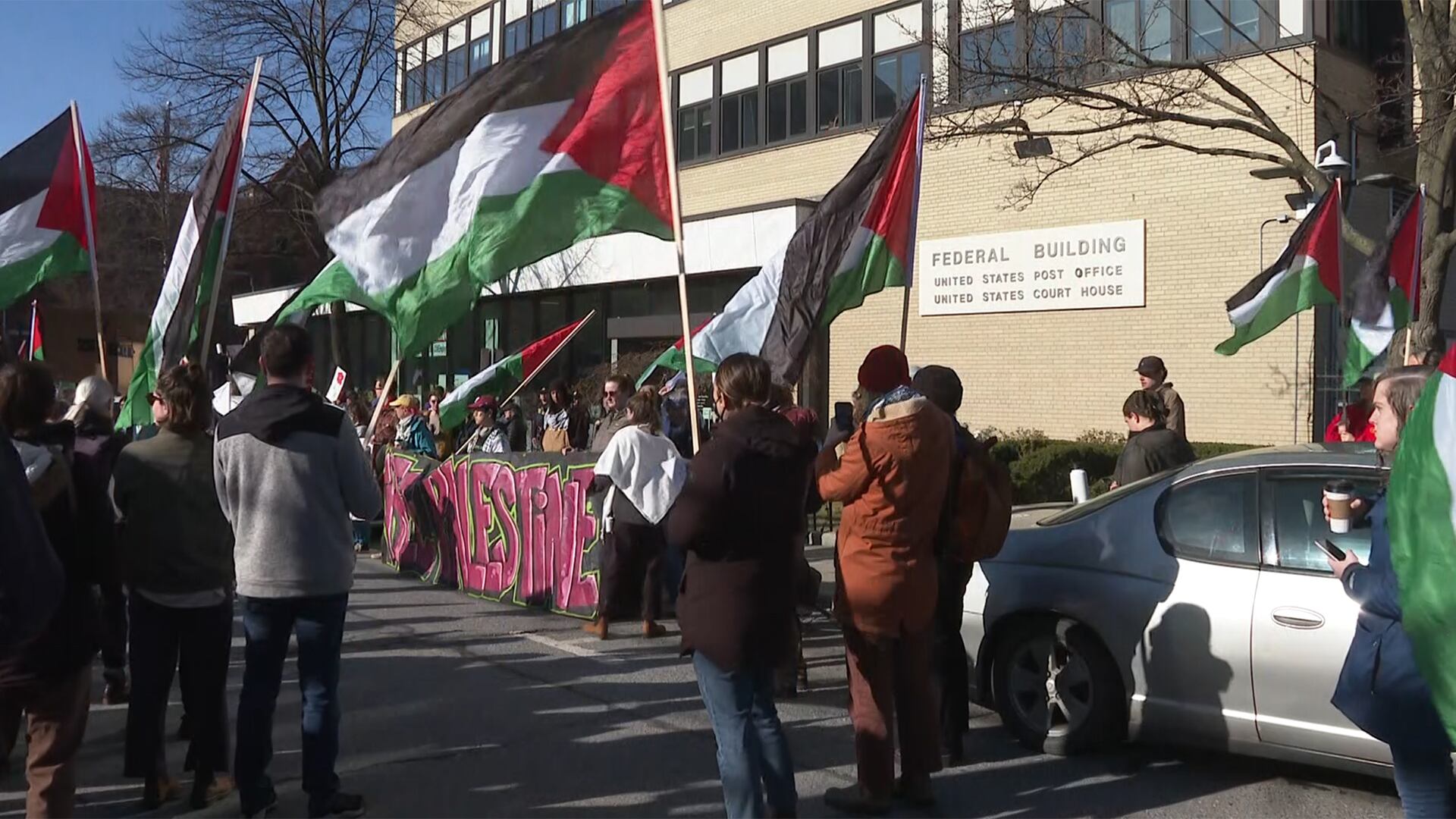 Hundreds protest outside court as Vt. judge weighs case of detained ...