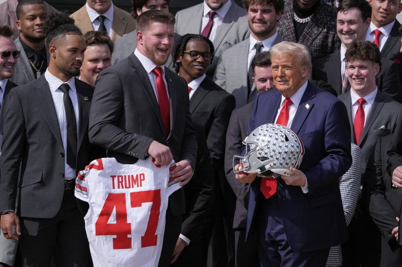 Ohio State football team visits White House