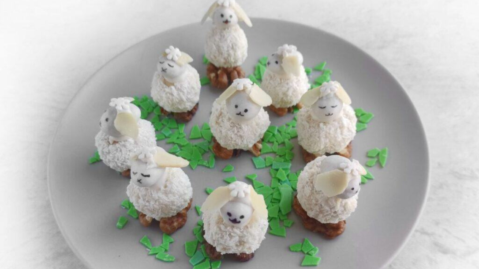 Everyone wants seconds of these 29 mini Easter desserts