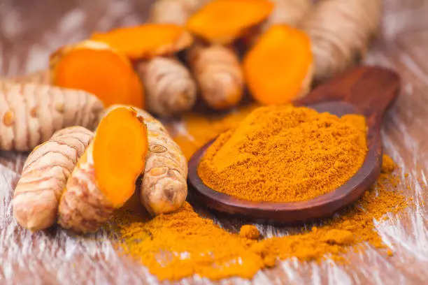 Turmeric vs Curcumin: What’s the difference and how they impact skin ...