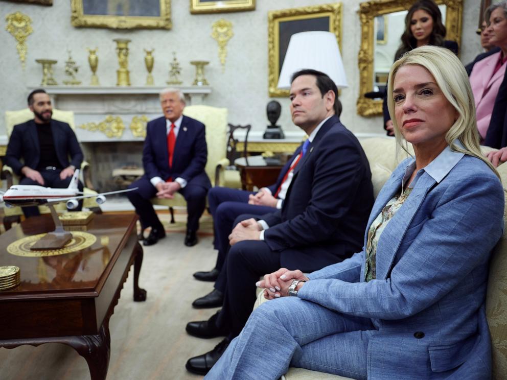 El Salvador's Bukele, beside Trump, says he won't return migrant ...