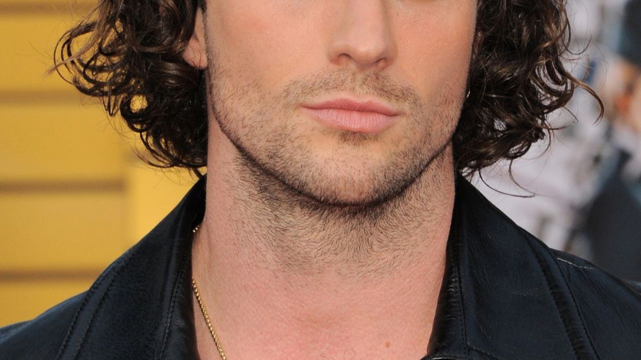 Oubliez Robert Pattinson et Regé-Jean Page, voici le nouveau "plus bel ...