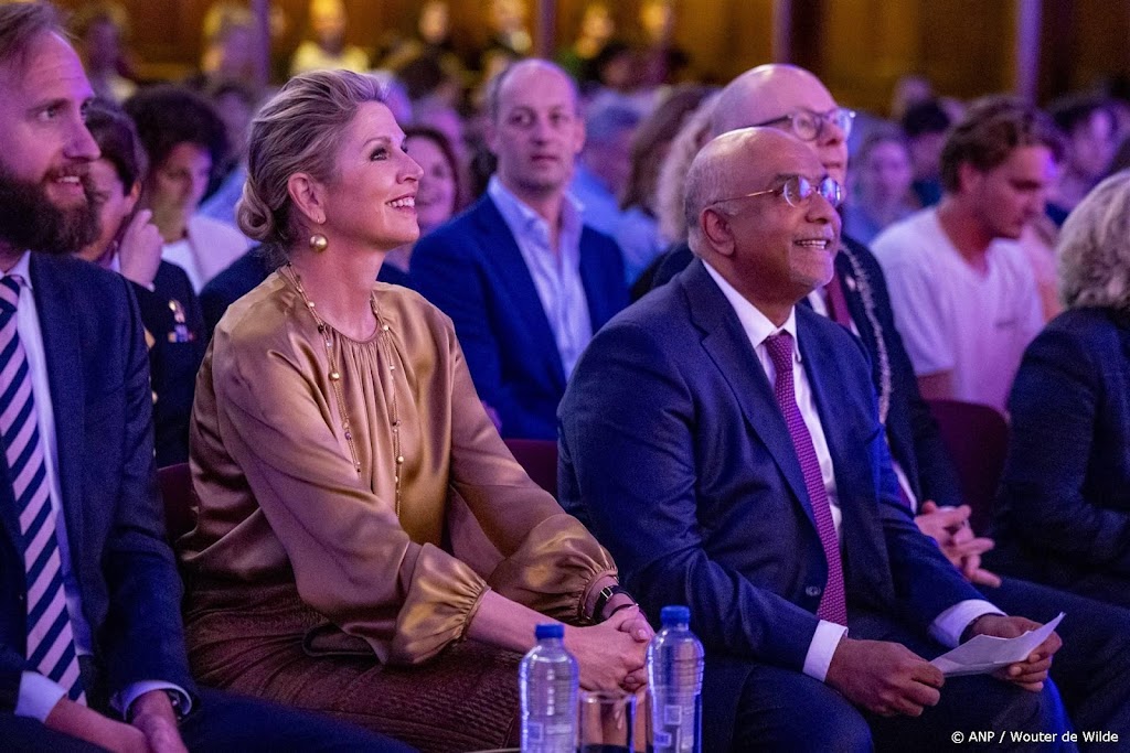 Koningin Máxima leert over quantumfysica in Enschede