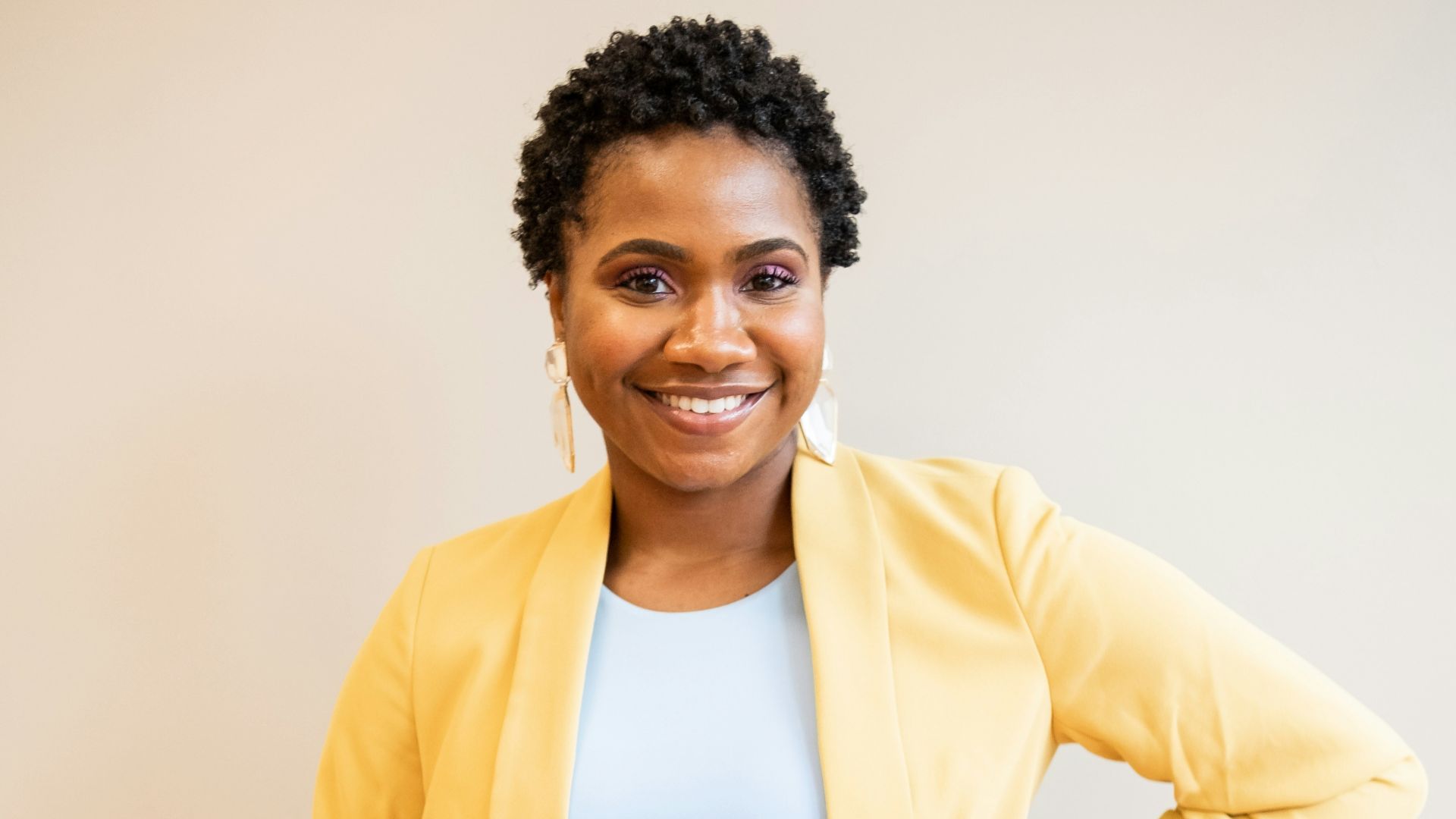 10 Things Women Should Never Wear To The Office & 10 Things Men Shouldn’t