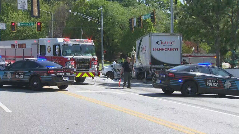 2 dead, 3 injured after driver runs red light, crashes into box truck ...