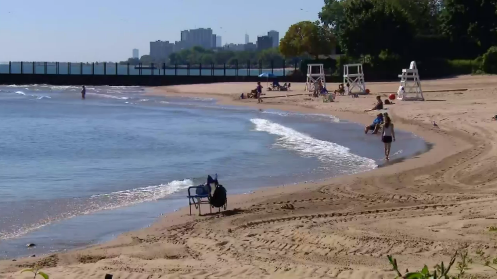 Beach passes now available in Evanston, Illinois