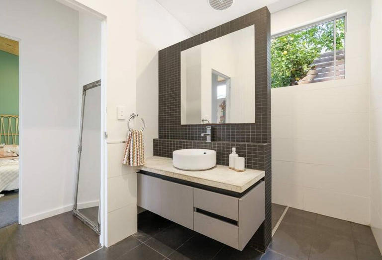 Social media mummy blogger Constance Hall lists Margaret River 'tree house'