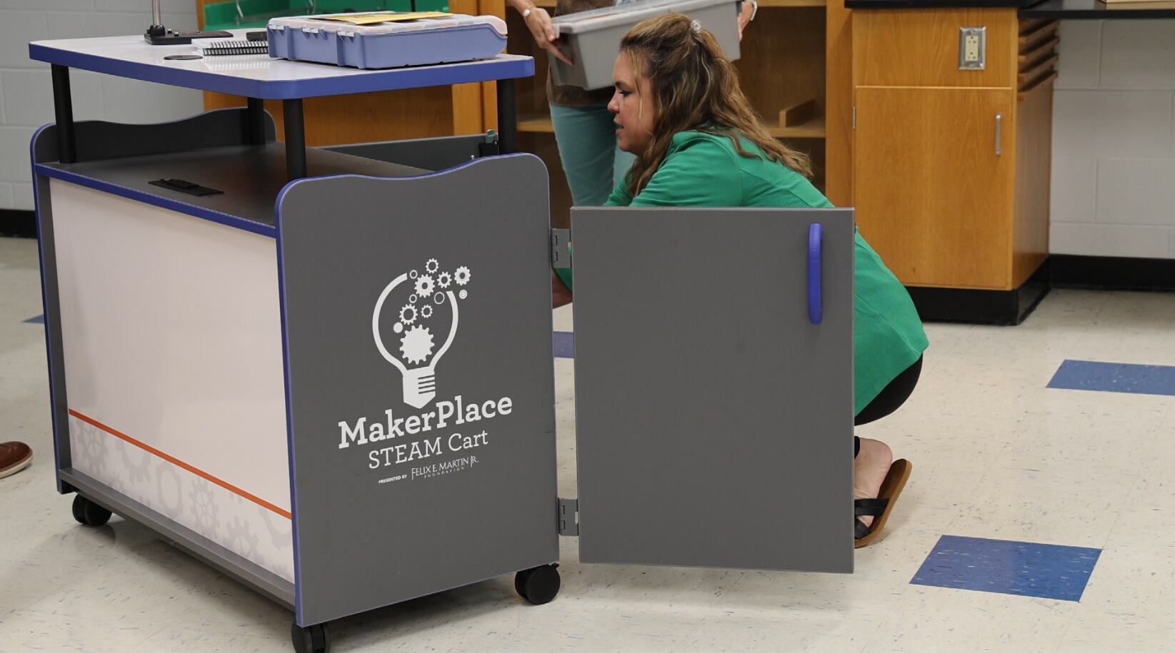 Makerplace STEAM Cart gives elementary students a new learning experience