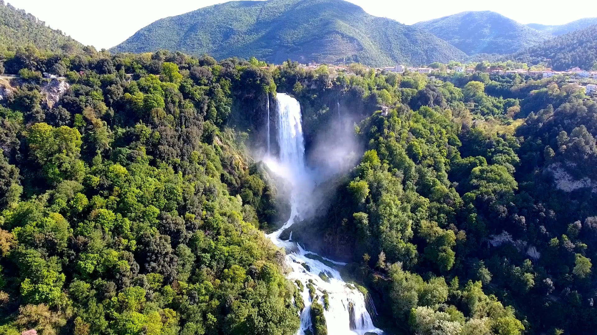 Utforsk Marmore by Drone: World's Tallest Man-Made Waterfalls