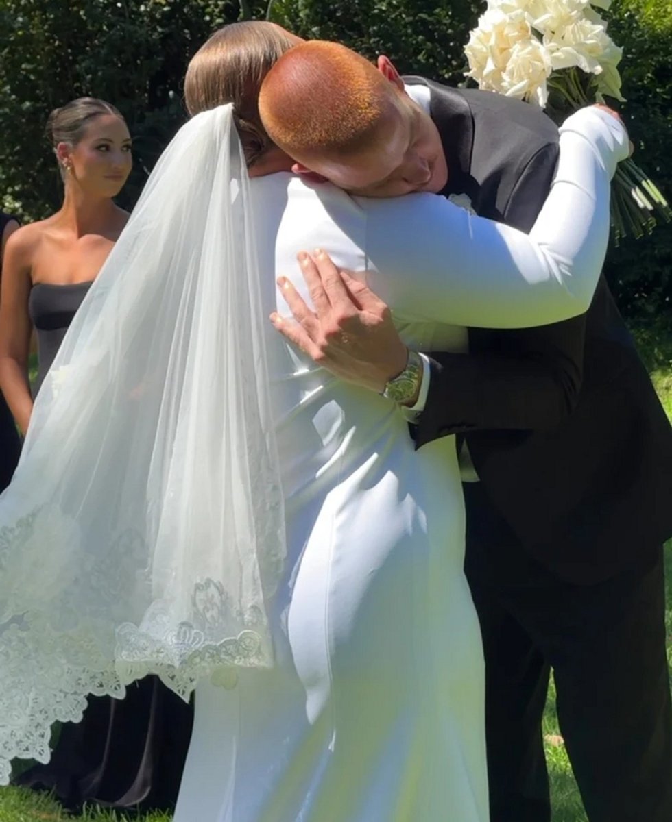 When Chloe Pink posted her wedding photos, she was bombarded with ...