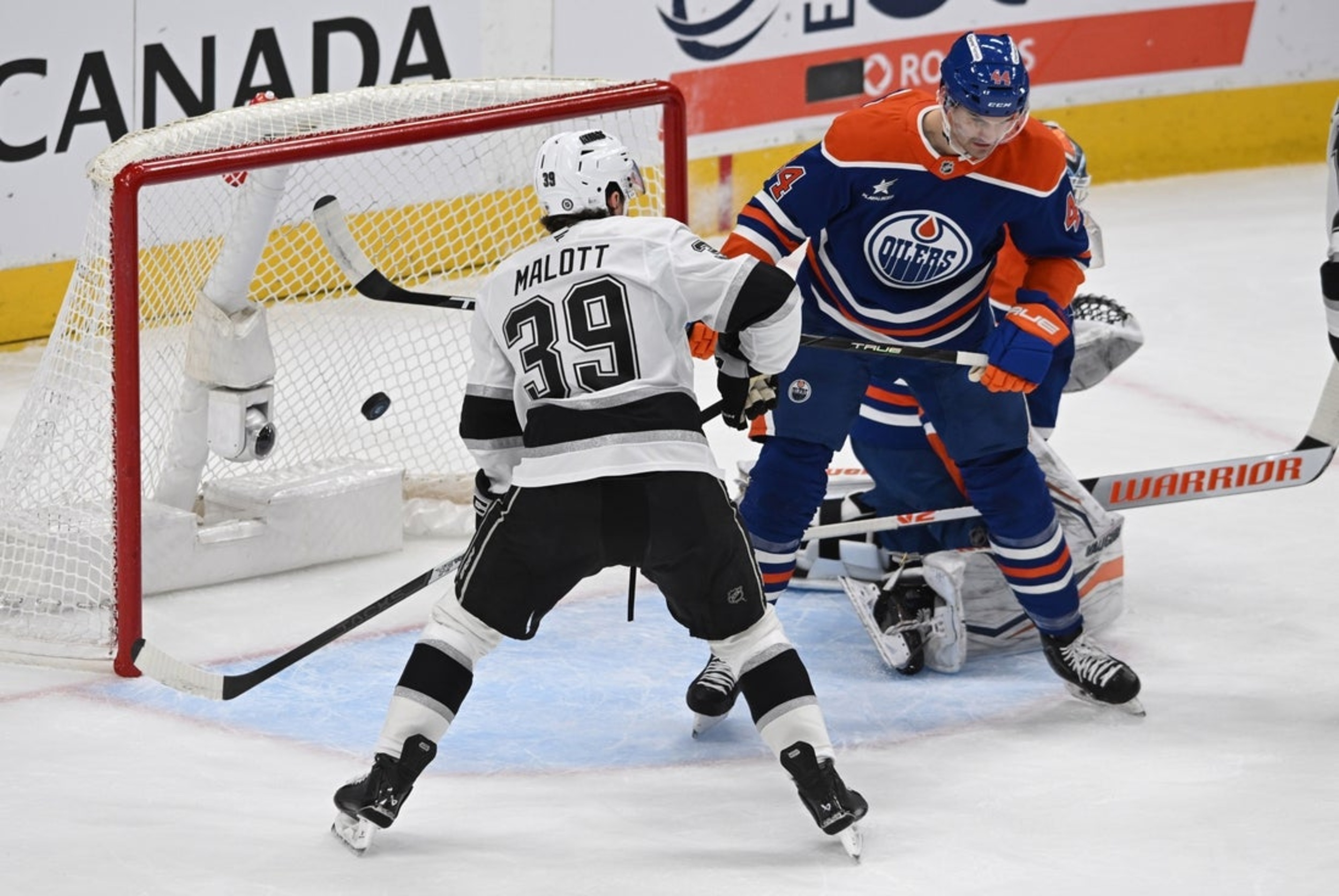 Kings blank Oilers, clinch home-ice advantage in first round
