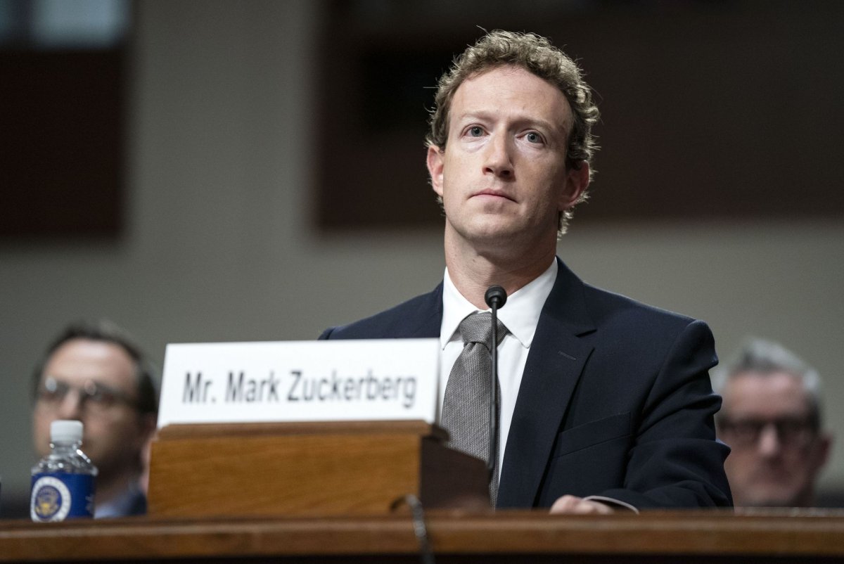Mark Zuckerberg defends Meta as FTC antitrust suit gets underway in ...