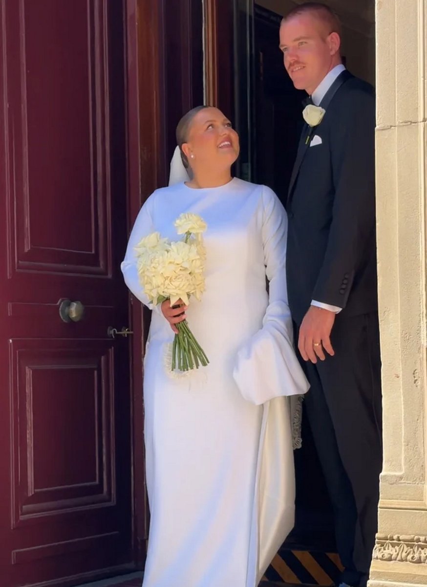 When Chloe Pink posted her wedding photos, she was bombarded with ...