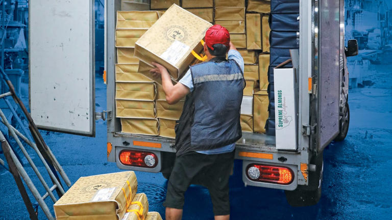 S. Korea’s parcel delivery firms strain to keep pace in race for speed