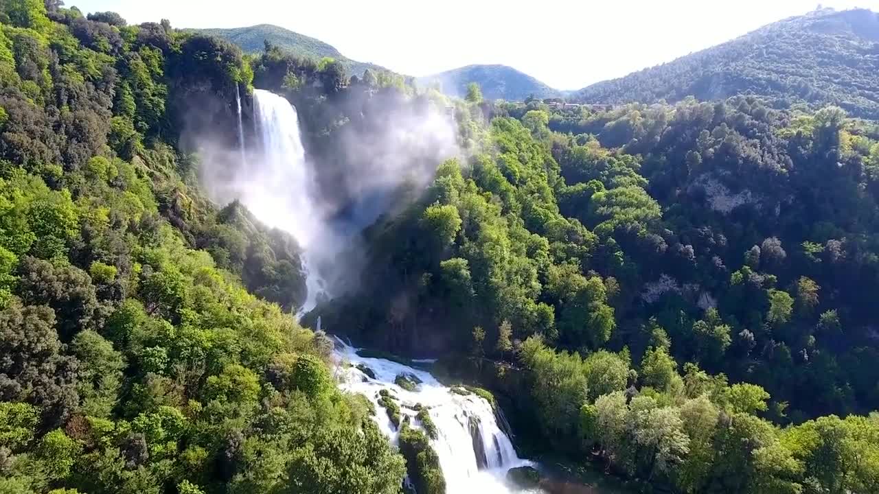 Explora Marmore en dron: las cascadas artificiales más altas del mundo
