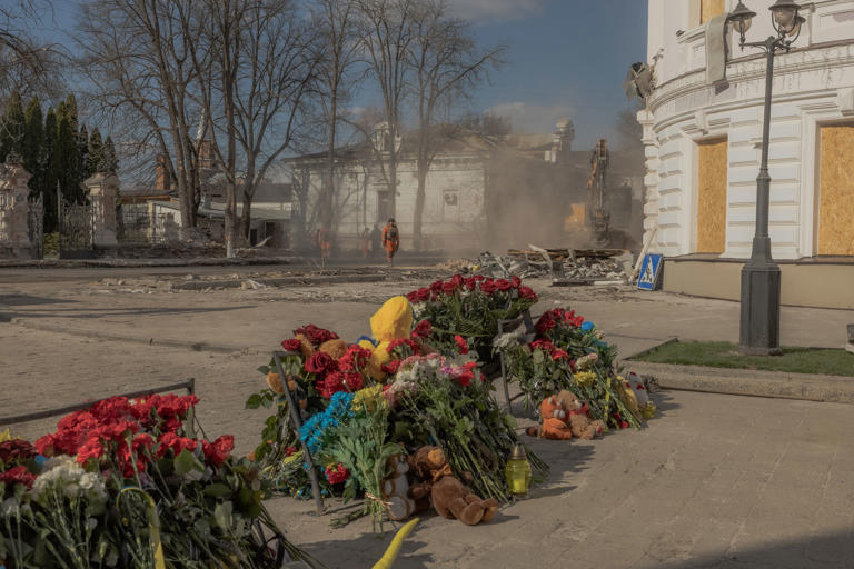 AJ Odudu reprimands Mickey Rourke as he’s ushered into Celebrity Big ...