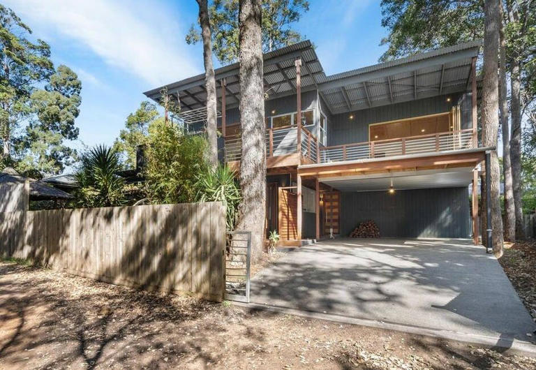 Social media mummy blogger Constance Hall lists Margaret River 'tree house'