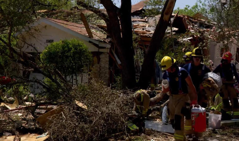 At least 24 homes damaged, 6 injured after Austin house explosion