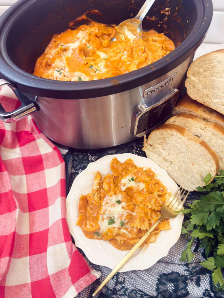 Slow cooker pink sauce pasta recipe