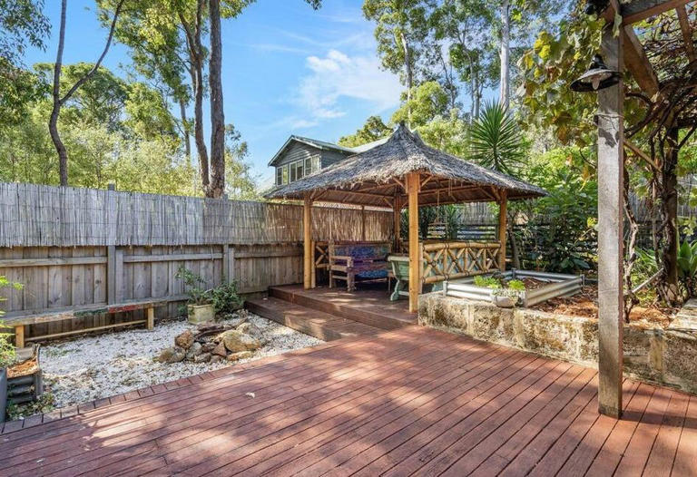 Social media mummy blogger Constance Hall lists Margaret River 'tree house'