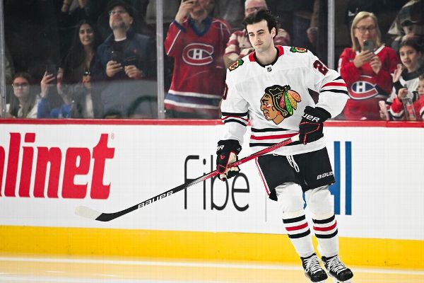 Blackhawks prospect Ryan Greene makes NHL debut