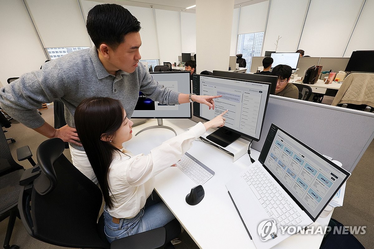 KT "국내 첫 LLM 플랫폼 수출 완료…태국 AI 서비스 출시"