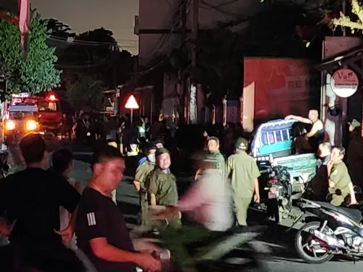 Cháy lớn cửa hàng kinh doanh đồ thể thao ở quận Bình Tân