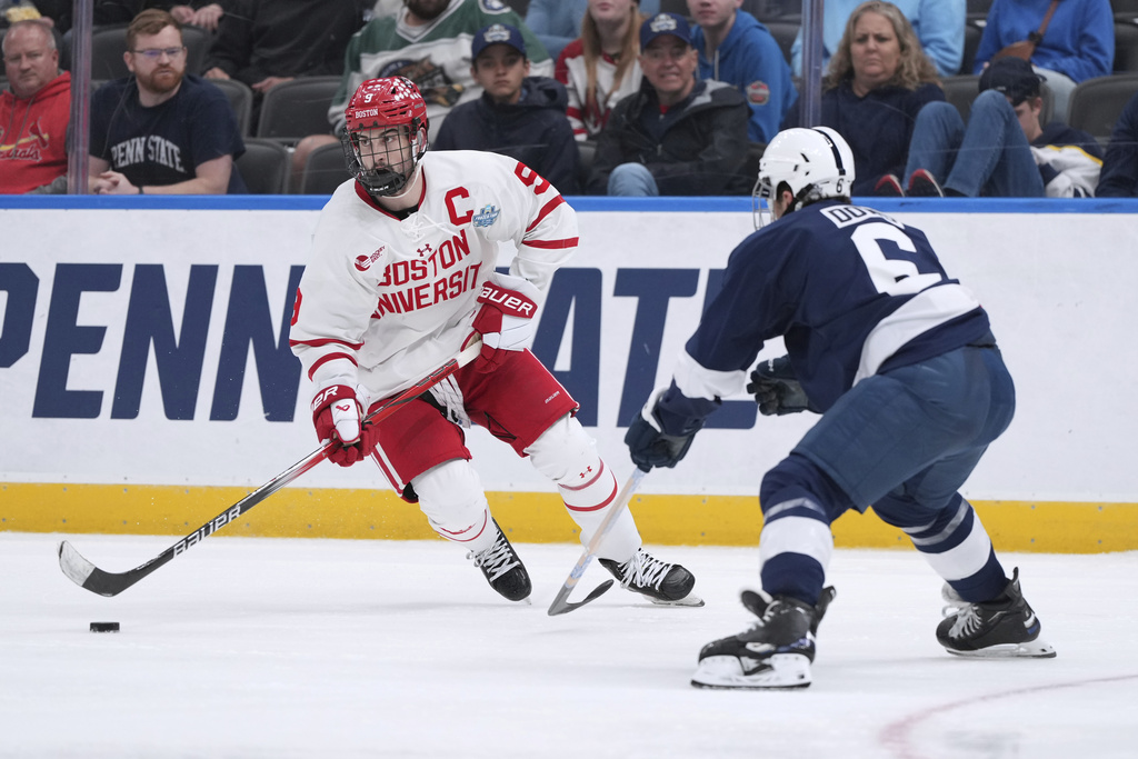 Blackhawks prospect Ryan Greene makes his NHL debut at Montreal