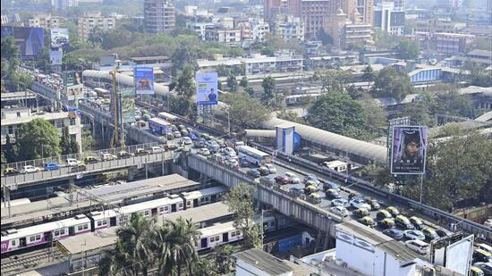 Dadar residents object to felling three trees for Tilak Bridge expansion