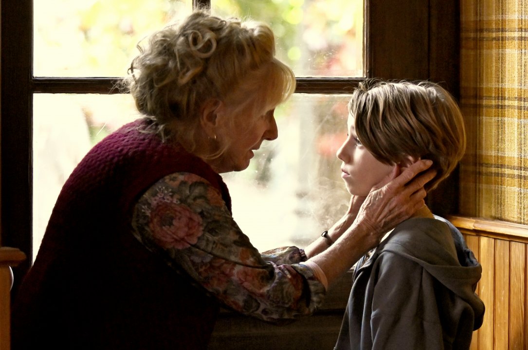 Sotto le foglie, il finale del film di Ozon: questo amore è un fungo al veleno