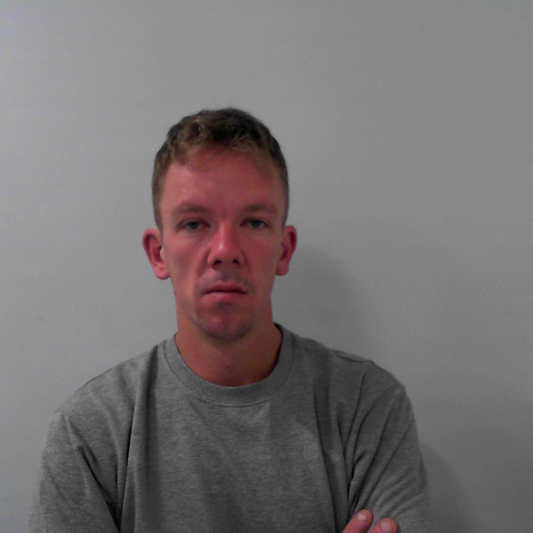 Video shows moment murder victim runs away from scene before collapsing ...