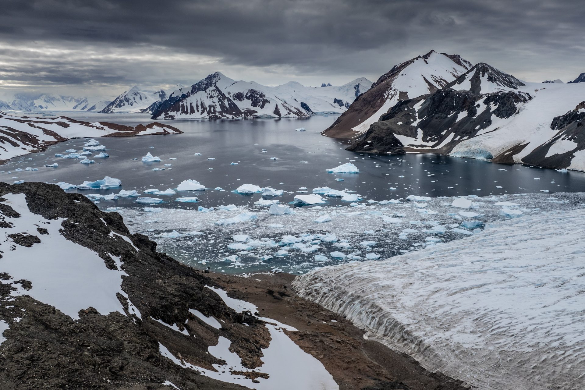 Scientists unearthed a vast secret river flowing under the ice in ...