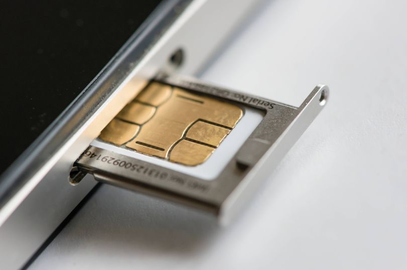 EE customers issued sim card warning after phone 'stopped working'