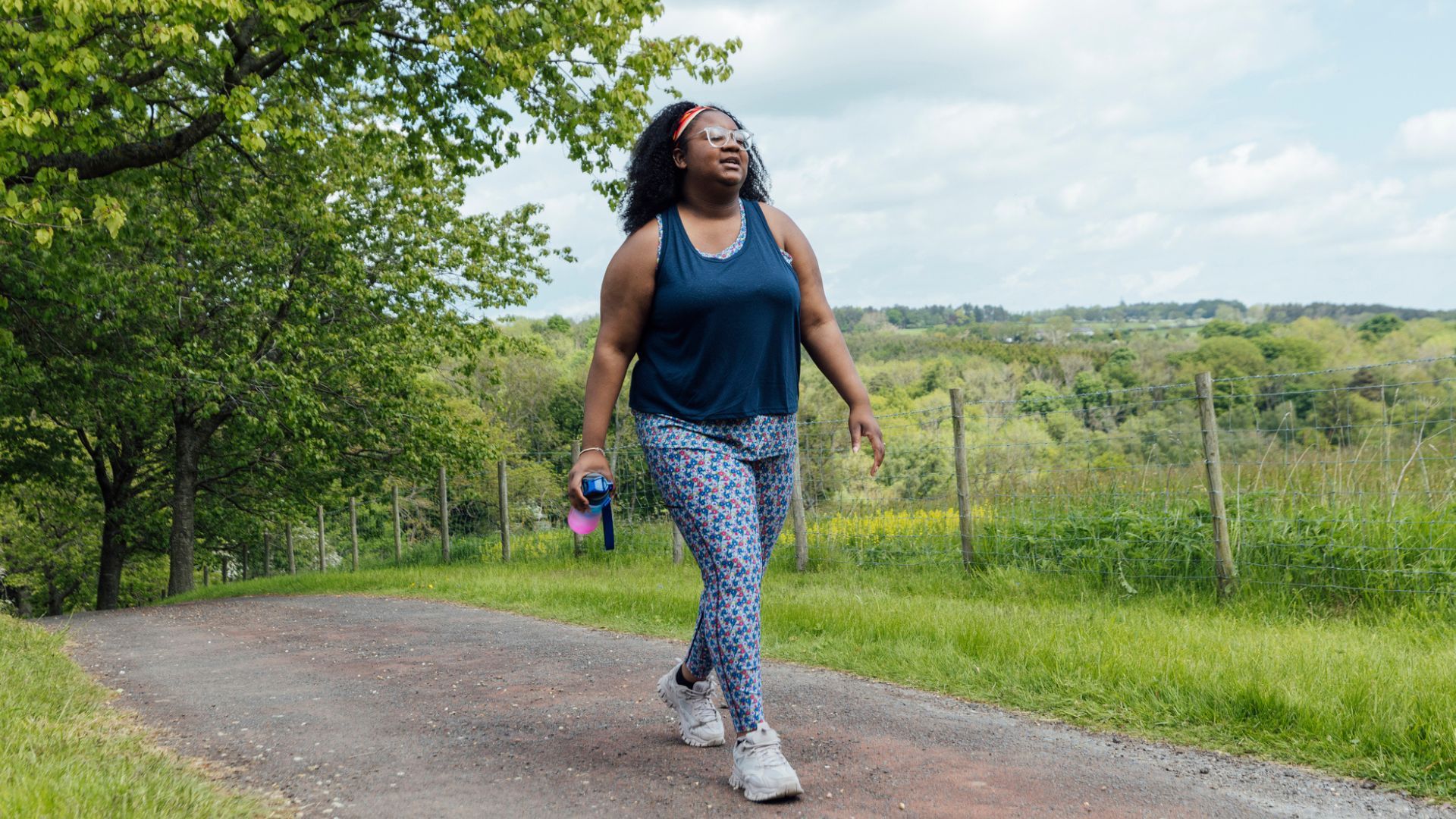 A walking coach says this exercise trend can help you hit 10,000 steps ...