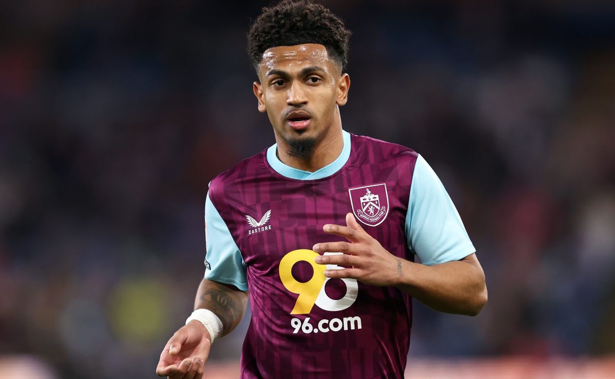 Marcus Edwards, jogador do Sporting emprestado ao Burnley, recebe ...