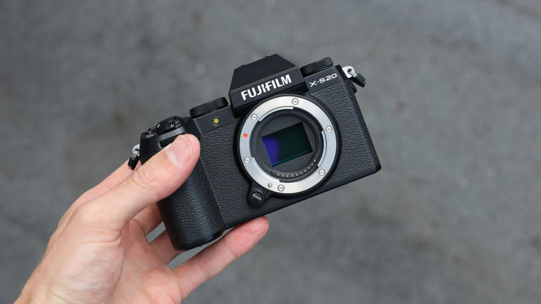 Compact cameras are trendy, but these 7 small mirrorless kits are much ...