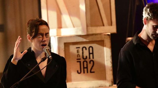 Amanda Mur acerca su fusión de música electrónica y acústica