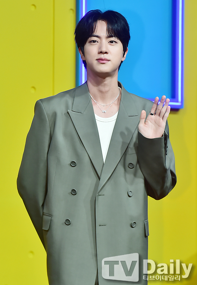 【多圖】Netflix綜藝《奇案84的奇趣民宿》舉行記者見面會！旗安84、BTS Jin、池睿恩出席