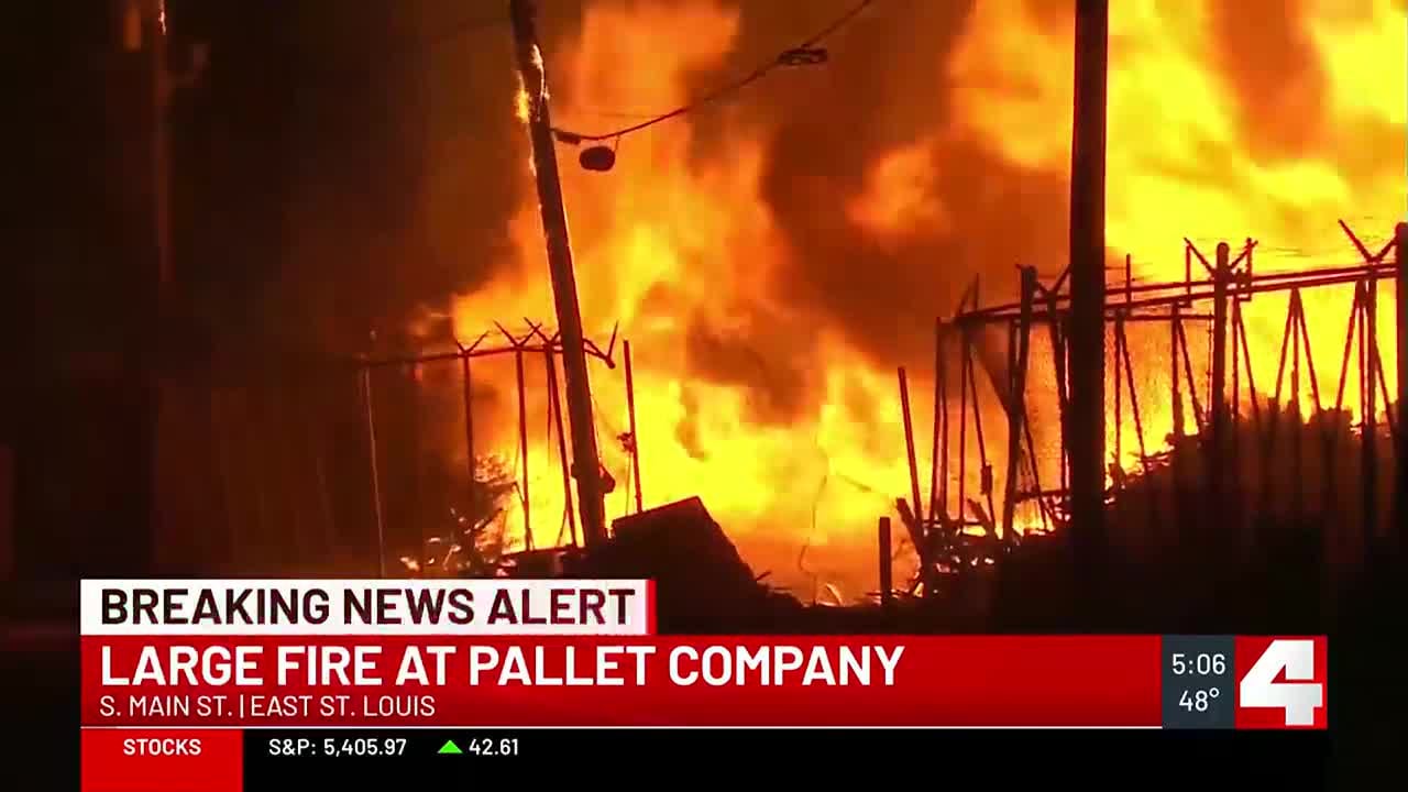 Crews responding to large fire at pallet company in East St. Louis ...