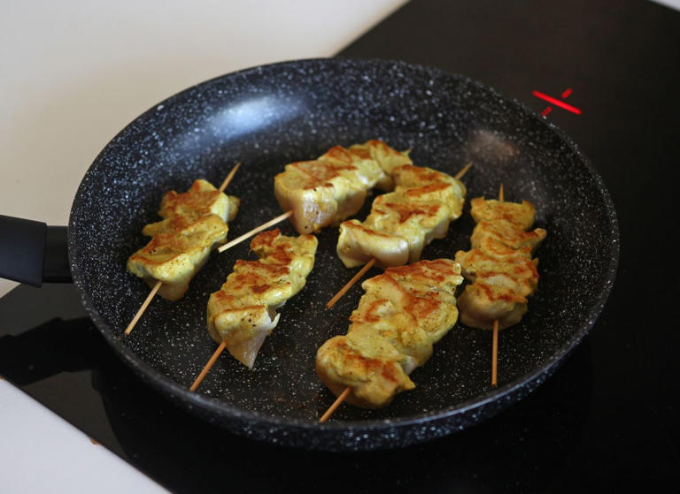 Kebaby z kurczaka i ich sos satay, kulinarna podróż do azji!