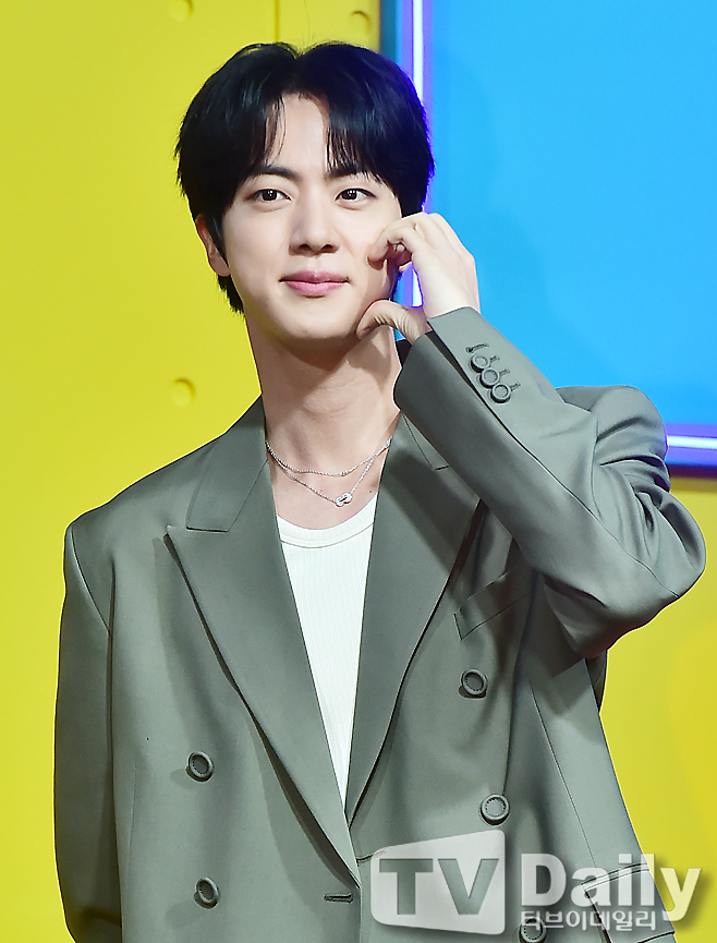 【多圖】Netflix綜藝《奇案84的奇趣民宿》舉行記者見面會！旗安84、BTS Jin、池睿恩出席