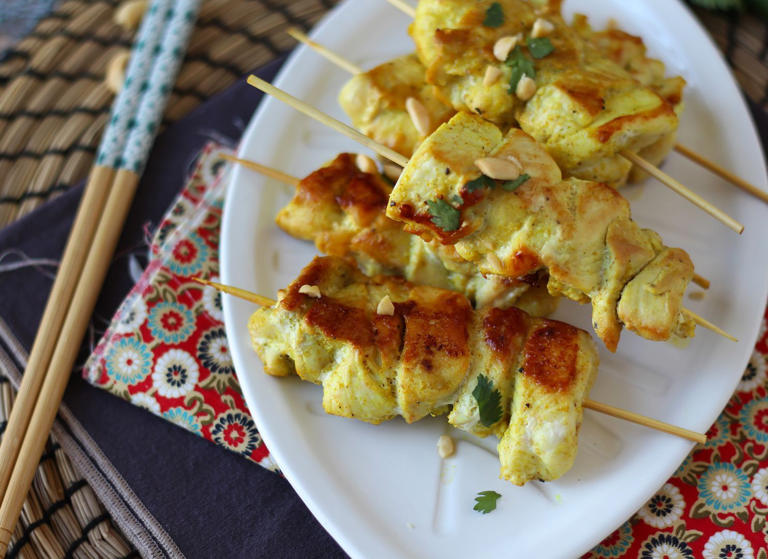 Kebaby z kurczaka i ich sos satay, kulinarna podróż do azji!