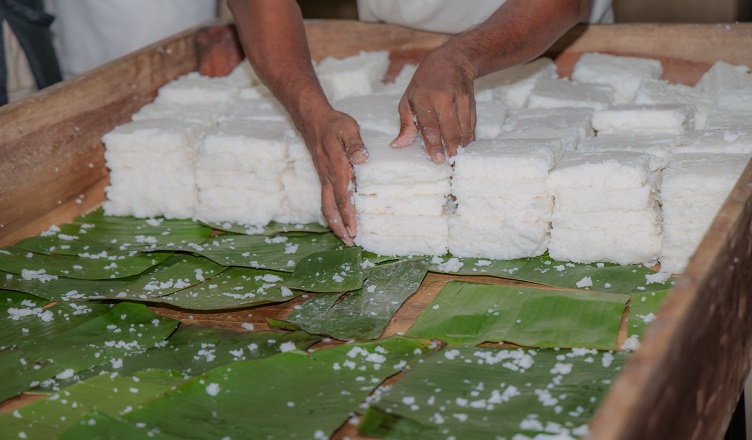 Welikada Inmates Cook Sri Lanka's Largest Milk Rice for Avurudu