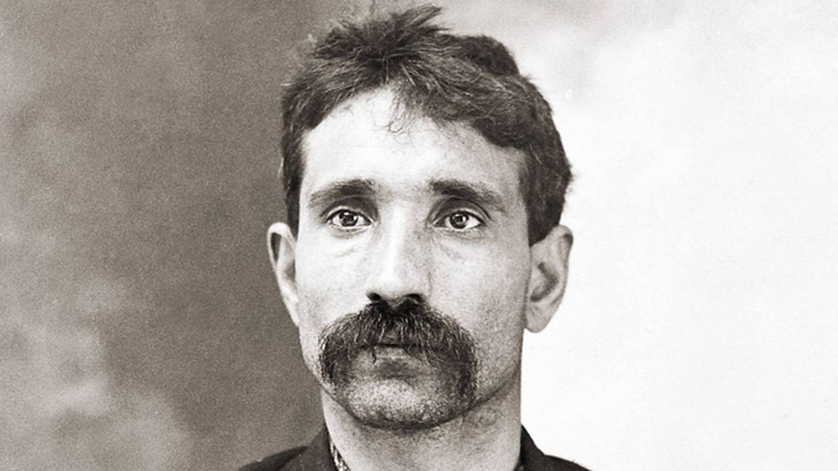 Al Capone měl bratra. „Two Gun“ Hart byl takřka opakem Ala, nakonec se ...