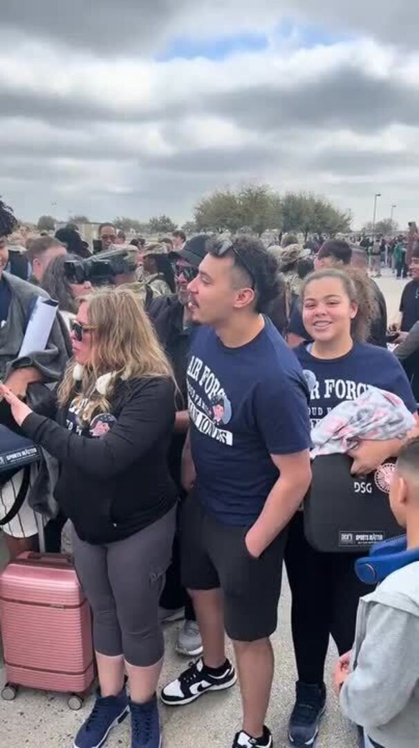 Female Soldier Gets Emotional Seeing Her Family at Tap Out Ceremony